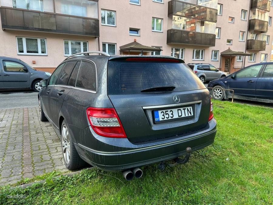 Серый Мерседес Ц 200 2010 в Таллин, объемом двигателя 2.00 л и пробегом 316 тыс. км за 3500 €, фото 12 на AUTOMOTO.COM.LV