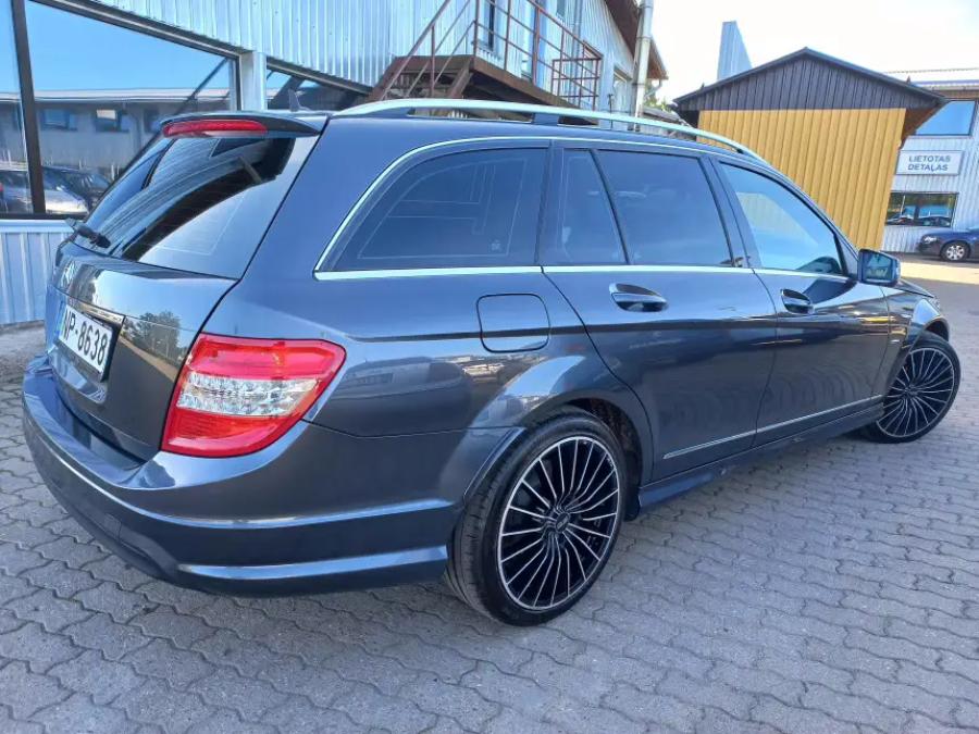 Grey Mercedes-Benz C 200 2010 in Riga, with an engine capacity of 2.20 L and mileage of 260 thousand km for 5990 €, photo 3 on AUTOMOTO.COM.LV