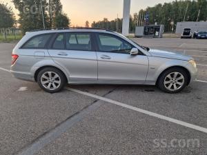 Серый Мерседес Ц 200 2010 в Рига, объемом двигателя 2.10 л и пробегом 285 тыс. км за 3950 €, фото 4 на AUTOMOTO.COM.LV