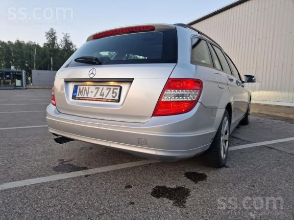 Grey Mercedes-Benz C 200 2010 in Riga, with an engine capacity of 2.10 L and mileage of 285 thousand km for 3950 €, photo 5 on AUTOMOTO.COM.LV