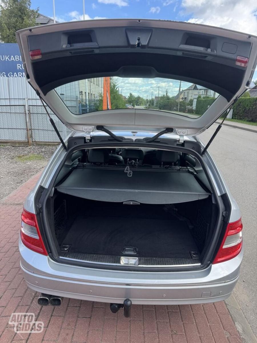 Grey Mercedes-Benz C 200 2010 in Kaunas, with an engine capacity of 2.20 L and mileage of 261 thousand km for 3899 €, photo 6 on AUTOMOTO.COM.LV