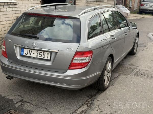 Серый Мерседес Ц 200 2010 в Рига, объемом двигателя 2.20 л и пробегом 349 тыс. км за 5200 €, фото 2 на AUTOMOTO.COM.LV