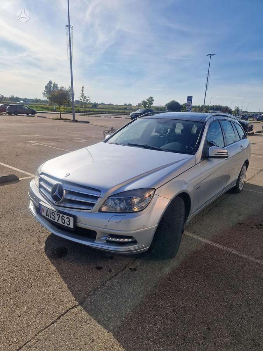 Grey Mercedes-Benz C 200 2010 in Vilnius, with an engine capacity of 2.20 L and mileage of 280 thousand km for 4500 €, photo 4 on AUTOMOTO.COM.LV