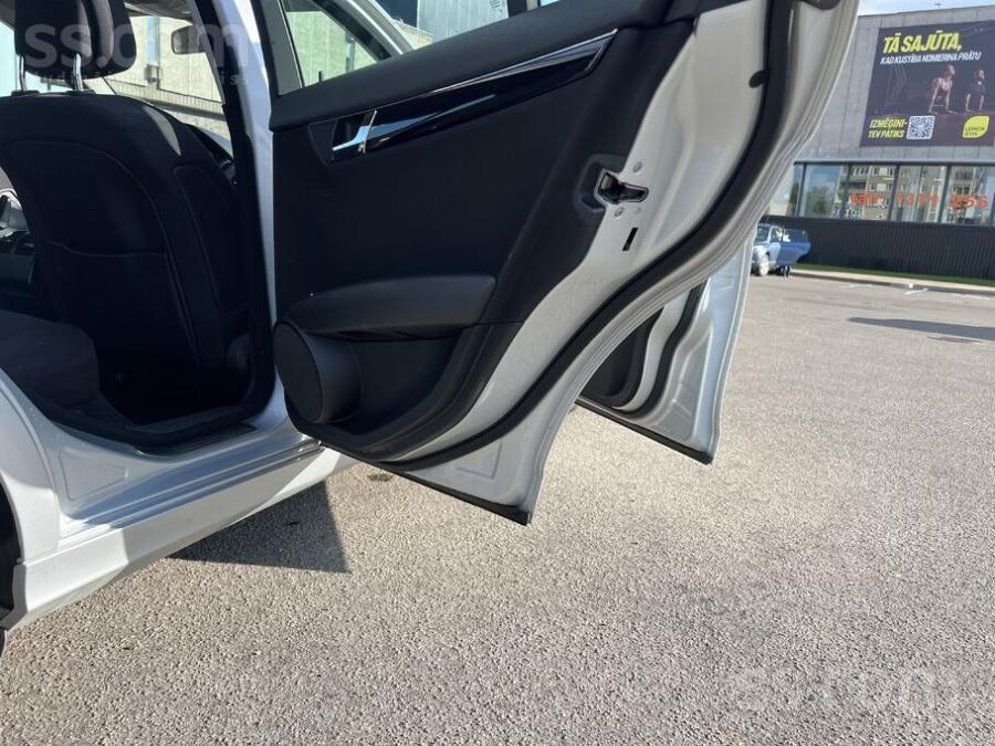 Серый Мерседес Ц 200 2010 в Рига, объемом двигателя 2.20 л и пробегом 289 тыс. км за 5550 €, фото 24 на AUTOMOTO.COM.LV