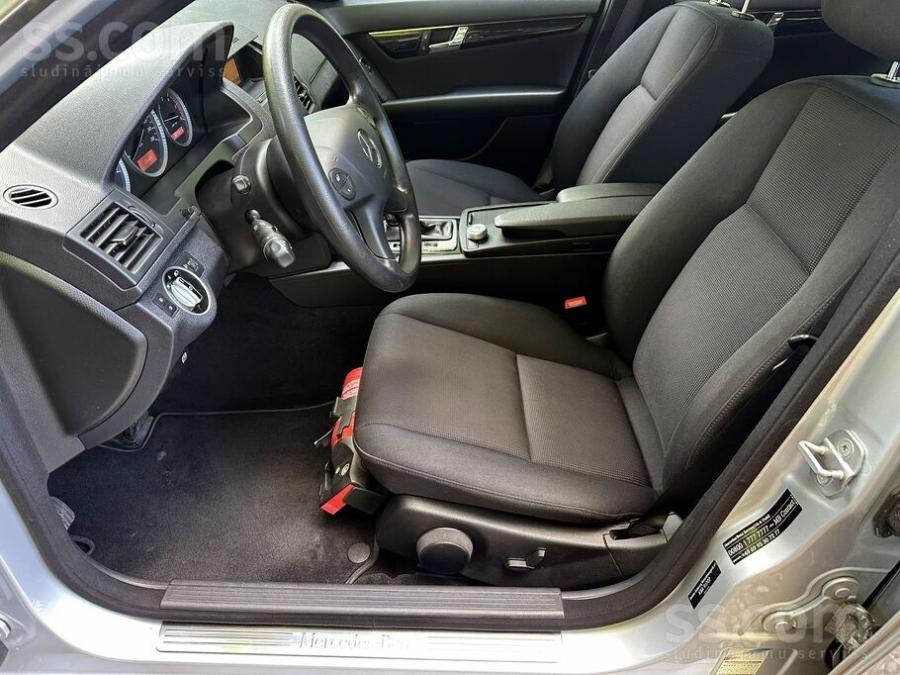Pelēks Mercedes-Benz C 200 2010 Rīga, ar dzinēja tilpumu 2.20 L un nobraukumu 320 tūkst. km par 4900 €, foto 12 vietnē AUTOMOTO.COM.LV