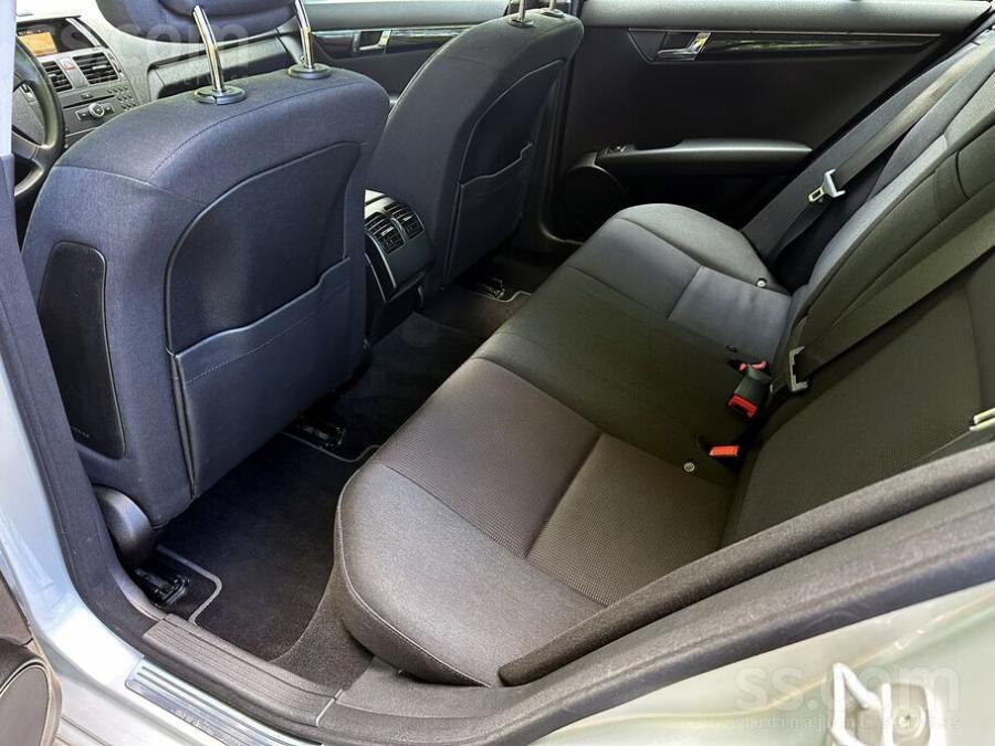 Pelēks Mercedes-Benz C 200 2010 Rīga, ar dzinēja tilpumu 2.20 L un nobraukumu 320 tūkst. km par 4900 €, foto 13 vietnē AUTOMOTO.COM.LV
