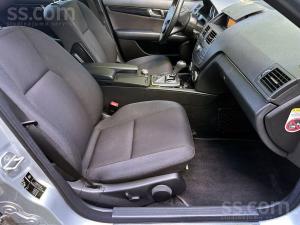 Pelēks Mercedes-Benz C 200 2010 Rīga, ar dzinēja tilpumu 2.20 L un nobraukumu 320 tūkst. km par 4900 €, foto 16 vietnē AUTOMOTO.COM.LV