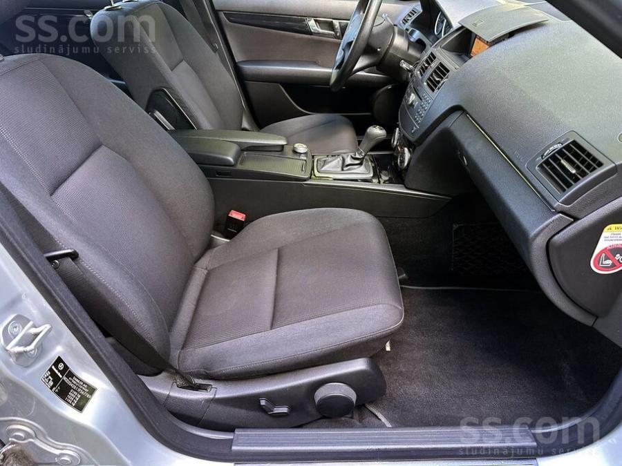 Pelēks Mercedes-Benz C 200 2010 Rīga, ar dzinēja tilpumu 2.20 L un nobraukumu 320 tūkst. km par 4900 €, foto 16 vietnē AUTOMOTO.COM.LV