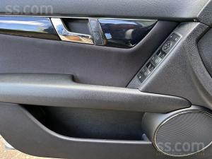 Pelēks Mercedes-Benz C 200 2010 Rīga, ar dzinēja tilpumu 2.20 L un nobraukumu 320 tūkst. km par 4900 €, foto 21 vietnē AUTOMOTO.COM.LV
