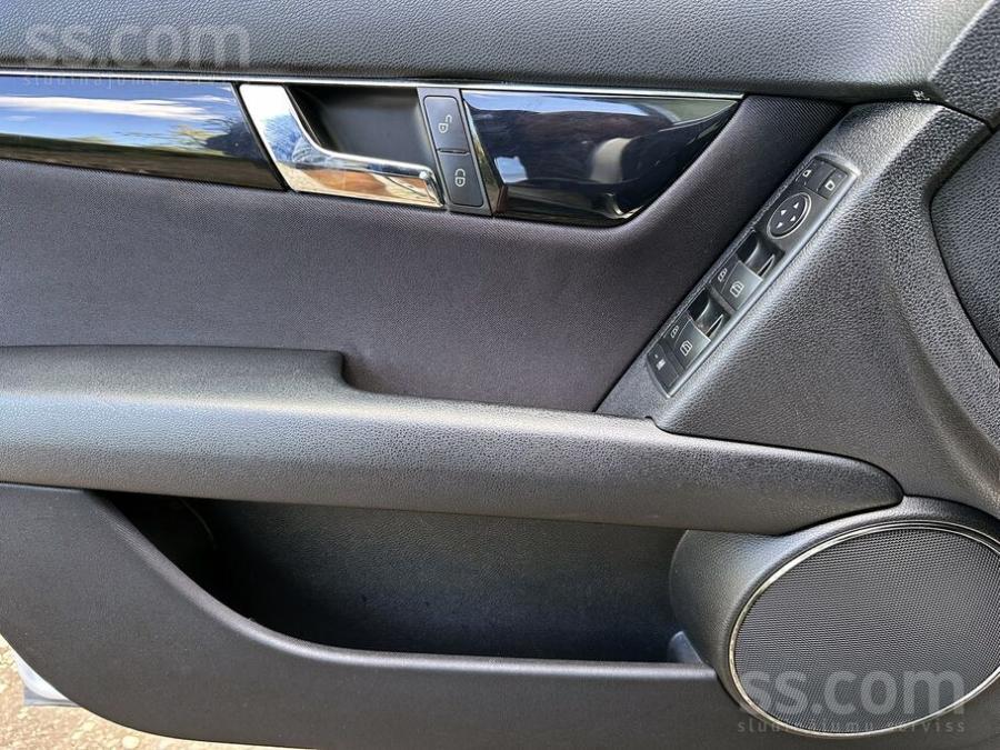 Pelēks Mercedes-Benz C 200 2010 Rīga, ar dzinēja tilpumu 2.20 L un nobraukumu 320 tūkst. km par 4900 €, foto 21 vietnē AUTOMOTO.COM.LV
