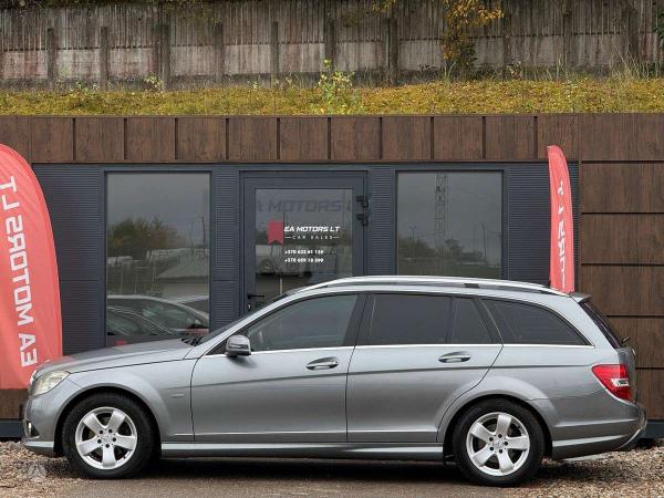 Grey Mercedes-Benz C 200 2010 in Vilnius, with an engine capacity of 2.14 L and mileage of 417 thousand km for 3700 €, photo 9 on AUTOMOTO.COM.LV