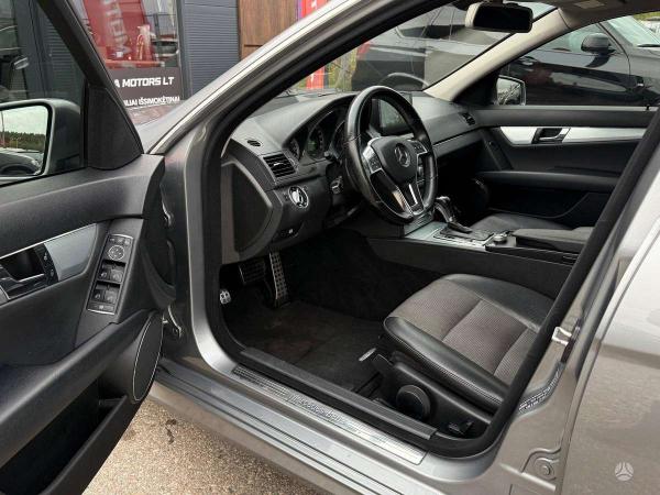 Grey Mercedes-Benz C 200 2010 in Vilnius, with an engine capacity of 2.14 L and mileage of 417 thousand km for 3700 €, photo 10 on AUTOMOTO.COM.LV