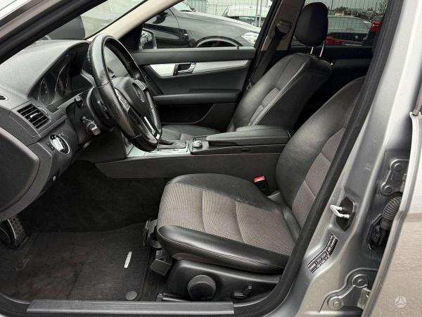 Grey Mercedes-Benz C 200 2010 in Vilnius, with an engine capacity of 2.14 L and mileage of 417 thousand km for 3700 €, photo 11 on AUTOMOTO.COM.LV