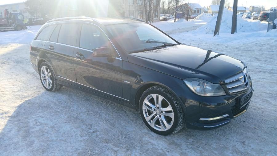 Grey Mercedes-Benz C 200 2011 in Radviliskis, with an engine capacity of 2.10 L and mileage of 278 thousand km for 5900 €, photo 8 on AUTOMOTO.COM.LV