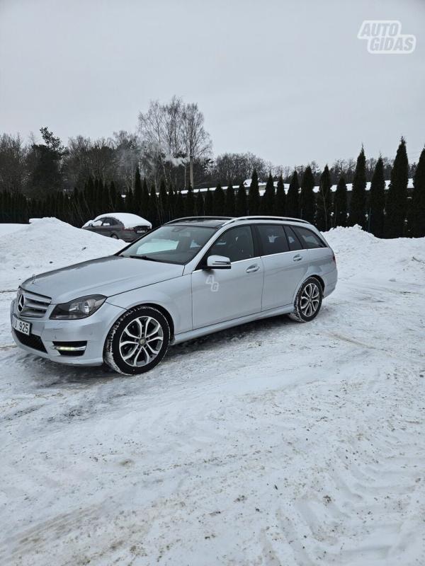 Pelēks Mercedes-Benz C 200 2011 Šilutė, ar dzinēja tilpumu 2.10 L un nobraukumu 339 tūkst. km par 4950 €, foto 2 vietnē AUTOMOTO.COM.LV