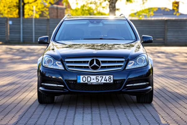 Pelēks Mercedes-Benz C 200 2011 Rīga, ar dzinēja tilpumu 2.20 L un nobraukumu 0 tūkst. km par 6850 €, foto 2 vietnē AUTOMOTO.COM.LV