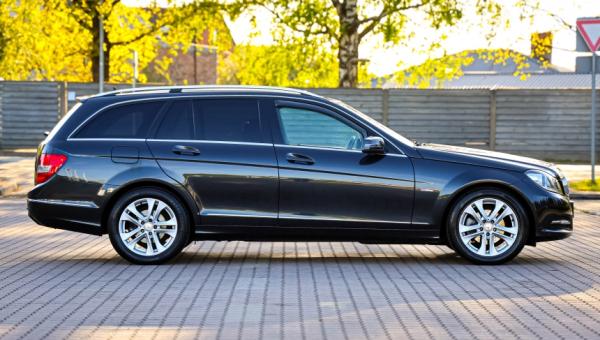 Pelēks Mercedes-Benz C 200 2011 Rīga, ar dzinēja tilpumu 2.20 L un nobraukumu 0 tūkst. km par 6850 €, foto 4 vietnē AUTOMOTO.COM.LV