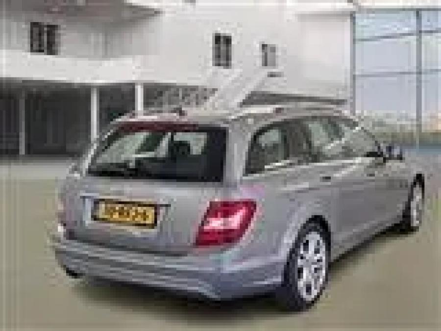 Pelēks Mercedes-Benz C 200 2011 Tukums, ar dzinēja tilpumu 2.10 L un nobraukumu 227 tūkst. km par 7200 €, foto 4 vietnē AUTOMOTO.COM.LV