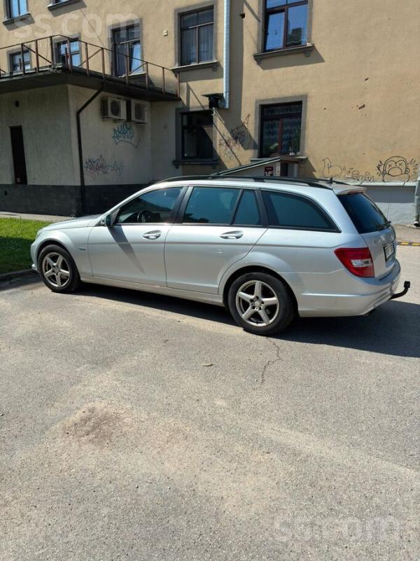 Grey Mercedes-Benz C 200 2011 in Jelgava, with an engine capacity of 2.00 L and mileage of 270 thousand km for 4600 €, photo 5 on AUTOMOTO.COM.LV