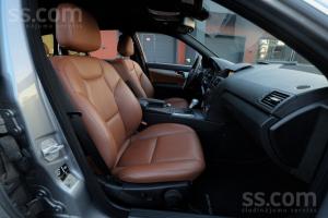 Pelēks Mercedes-Benz C 200 2011 Jelgava, ar dzinēja tilpumu 2.20 L un nobraukumu 367 tūkst. km par 5650 €, foto 12 vietnē AUTOMOTO.COM.LV