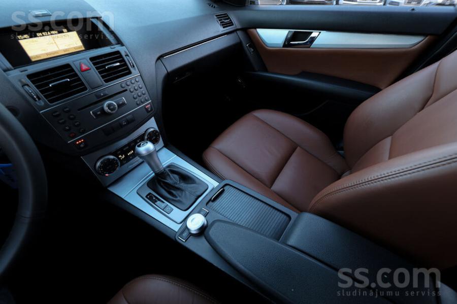 Pelēks Mercedes-Benz C 200 2011 Jelgava, ar dzinēja tilpumu 2.20 L un nobraukumu 367 tūkst. km par 5650 €, foto 17 vietnē AUTOMOTO.COM.LV