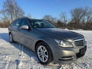 Pelēks Mercedes-Benz C 200 2012 Marijampole, ar dzinēja tilpumu 2.20 L un nobraukumu 333 tūkst. km par 4650 €, foto 2 vietnē AUTOMOTO.COM.LV