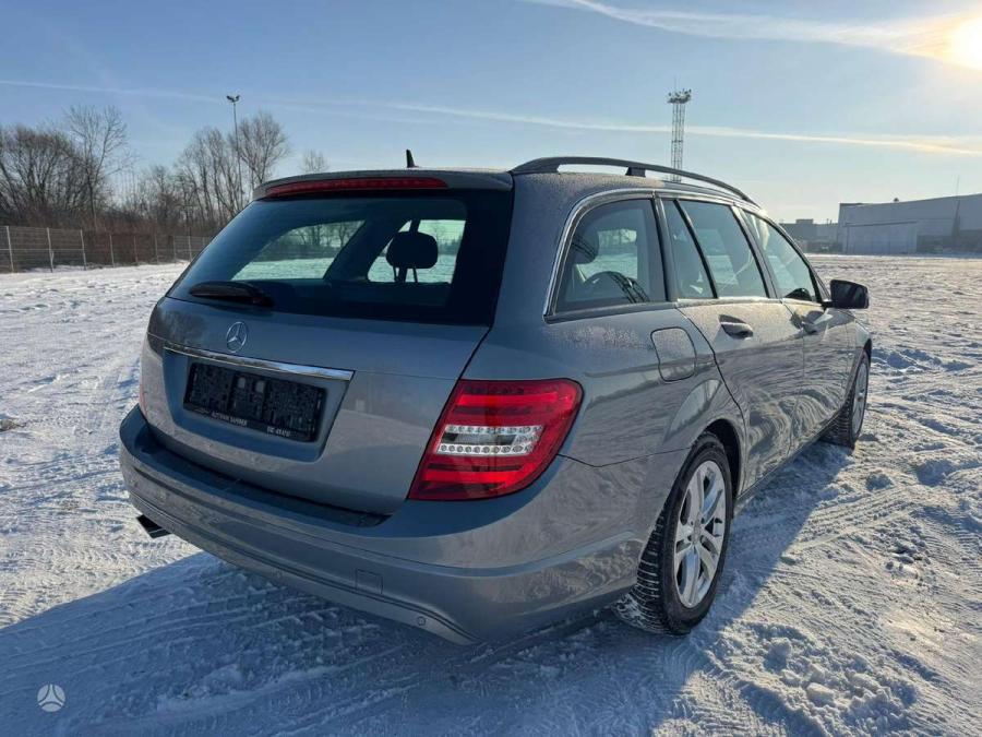 Pelēks Mercedes-Benz C 200 2012 Marijampole, ar dzinēja tilpumu 2.20 L un nobraukumu 333 tūkst. km par 4650 €, foto 5 vietnē AUTOMOTO.COM.LV
