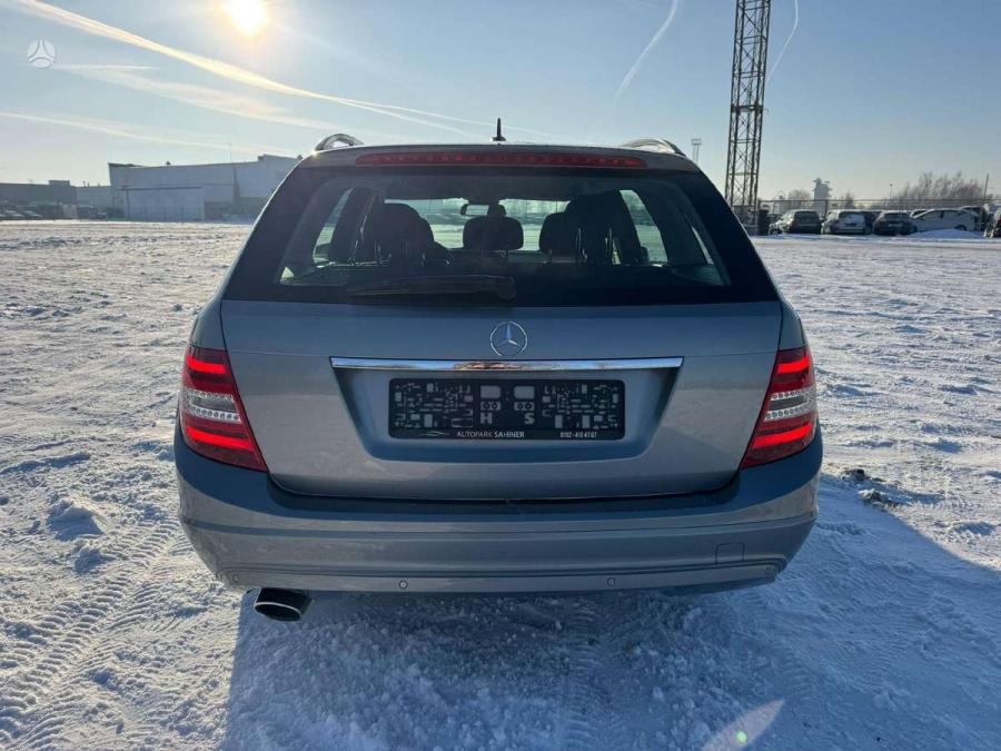 Pelēks Mercedes-Benz C 200 2012 Marijampole, ar dzinēja tilpumu 2.20 L un nobraukumu 333 tūkst. km par 4650 €, foto 10 vietnē AUTOMOTO.COM.LV