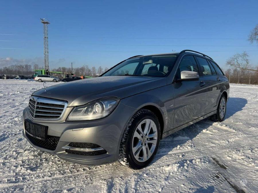 Pelēks Mercedes-Benz C 200 2012 Marijampole, ar dzinēja tilpumu 2.20 L un nobraukumu 333 tūkst. km par 4650 €, foto 22 vietnē AUTOMOTO.COM.LV