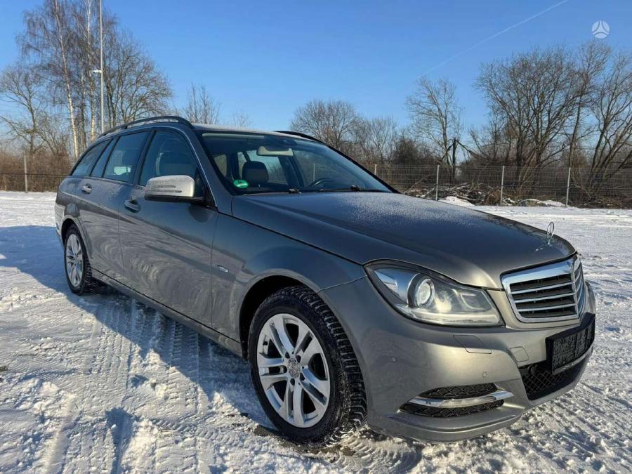 Grey Mercedes-Benz C 200 2012 in Marijampole, with an engine capacity of 2.20 L and mileage of 322 thousand km for 4250 €, photo 2 on AUTOMOTO.COM.LV