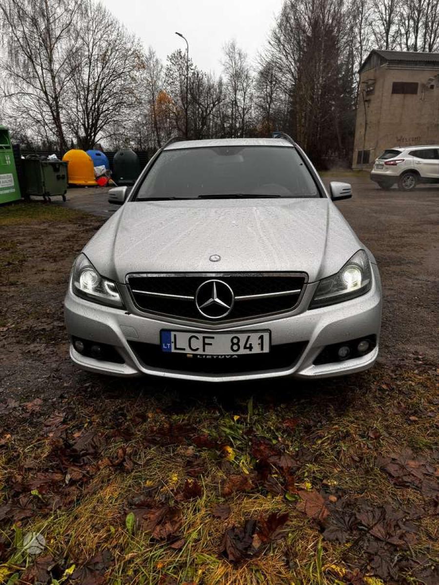 Grey Mercedes-Benz C 200 2012 in Vilnius, with an engine capacity of 0.00 L and mileage of 376 thousand km for 5650 €, photo 1 on AUTOMOTO.COM.LV