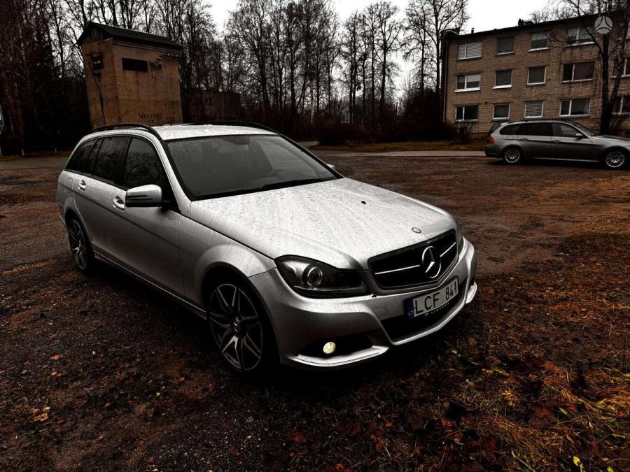 Grey Mercedes-Benz C 200 2012 in Vilnius, with an engine capacity of 0.00 L and mileage of 376 thousand km for 5650 €, photo 5 on AUTOMOTO.COM.LV