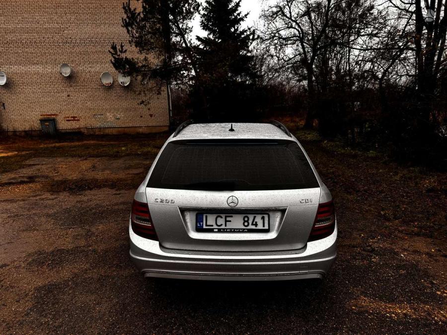 Grey Mercedes-Benz C 200 2012 in Vilnius, with an engine capacity of 0.00 L and mileage of 376 thousand km for 5650 €, photo 7 on AUTOMOTO.COM.LV