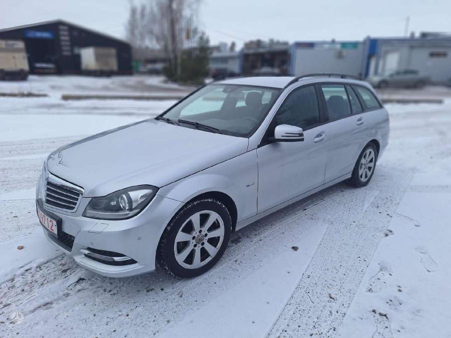 Grey Mercedes-Benz C 200 2012 in Marijampole, with an engine capacity of 2.14 L and mileage of 299 thousand km for 4700 €, photo 1 on AUTOMOTO.COM.LV