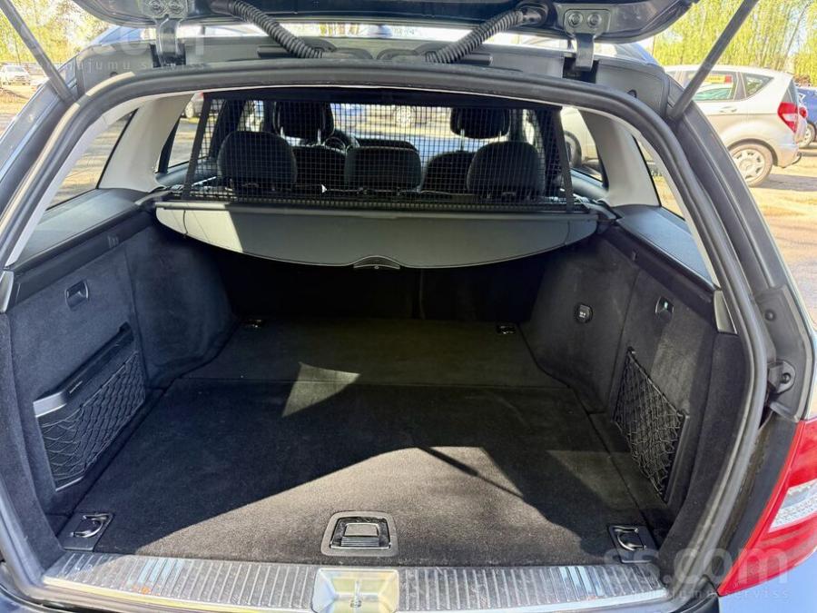Pelēks Mercedes-Benz C 200 2012 Rīga, ar dzinēja tilpumu 2.20 L un nobraukumu 0 tūkst. km par 5990 €, foto 24 vietnē AUTOMOTO.COM.LV