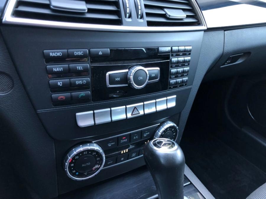 Pelēks Mercedes-Benz C 200 2012 Rīga, ar dzinēja tilpumu 2.20 L un nobraukumu 310 tūkst. km par 6950 €, foto 18 vietnē AUTOMOTO.COM.LV