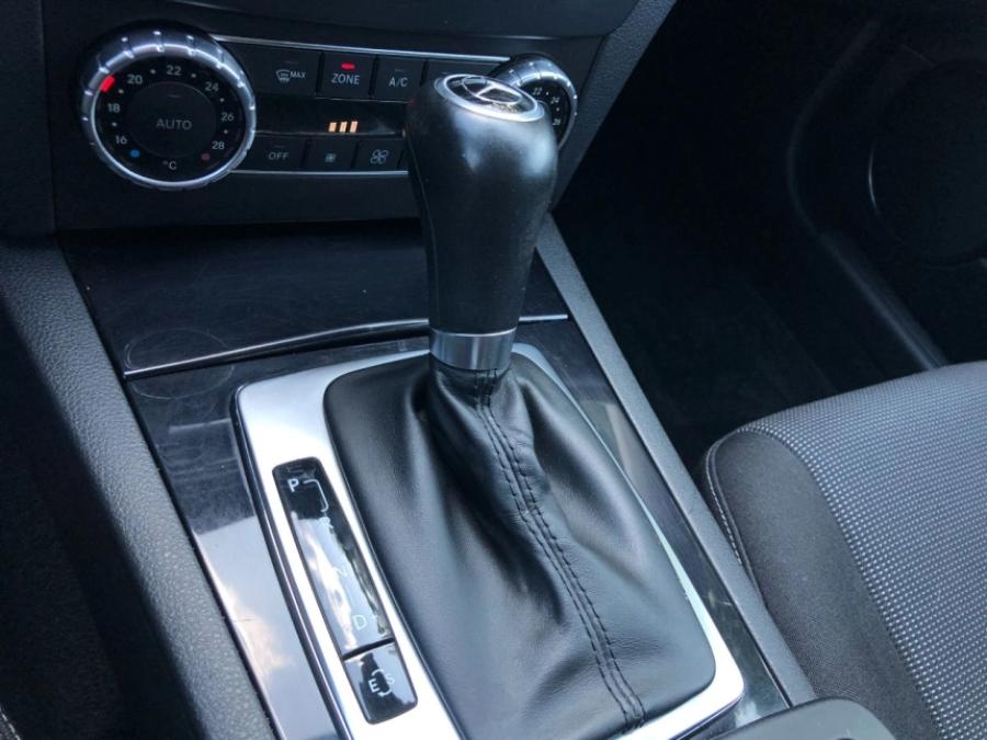 Pelēks Mercedes-Benz C 200 2012 Rīga, ar dzinēja tilpumu 2.20 L un nobraukumu 310 tūkst. km par 6950 €, foto 19 vietnē AUTOMOTO.COM.LV