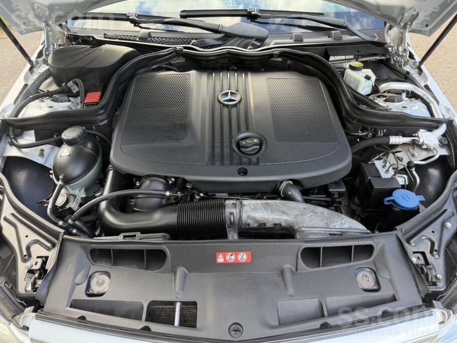 Grey Mercedes-Benz C 200 2012 in Riga, with an engine capacity of 2.20 L and mileage of 317 thousand km for 4999 €, photo 4 on AUTOMOTO.COM.LV