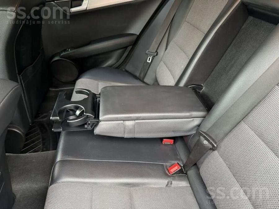 Pelēks Mercedes-Benz C 200 2013 Aizkraukle, ar dzinēja tilpumu 2.10 L un nobraukumu 319 tūkst. km par 5400 €, foto 6 vietnē AUTOMOTO.COM.LV