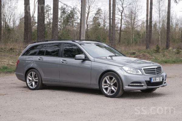 Grey Mercedes-Benz C 200 2013 in Riga, with an engine capacity of 2.10 L and mileage of 227 thousand km for 8250 €, photo 3 on AUTOMOTO.COM.LV