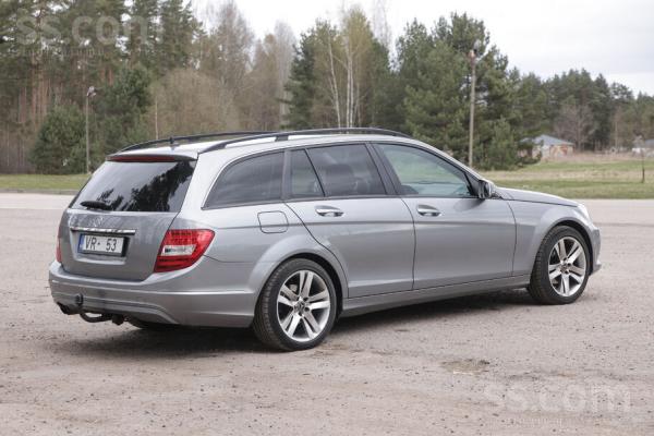Grey Mercedes-Benz C 200 2013 in Riga, with an engine capacity of 2.10 L and mileage of 227 thousand km for 8250 €, photo 4 on AUTOMOTO.COM.LV