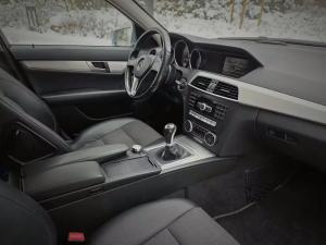 Pelēks Mercedes-Benz C 200 2013 Rīga, ar dzinēja tilpumu 2.20 L un nobraukumu 238 tūkst. km par 5550 €, foto 15 vietnē AUTOMOTO.COM.LV