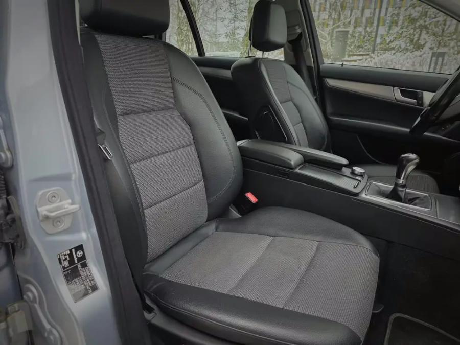 Pelēks Mercedes-Benz C 200 2013 Rīga, ar dzinēja tilpumu 2.20 L un nobraukumu 238 tūkst. km par 5550 €, foto 17 vietnē AUTOMOTO.COM.LV