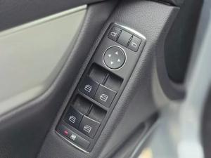 Pelēks Mercedes-Benz C 200 2013 Rīga, ar dzinēja tilpumu 2.20 L un nobraukumu 238 tūkst. km par 5550 €, foto 18 vietnē AUTOMOTO.COM.LV