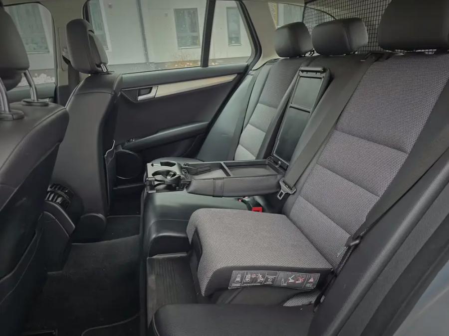 Pelēks Mercedes-Benz C 200 2013 Rīga, ar dzinēja tilpumu 2.20 L un nobraukumu 238 tūkst. km par 5550 €, foto 19 vietnē AUTOMOTO.COM.LV