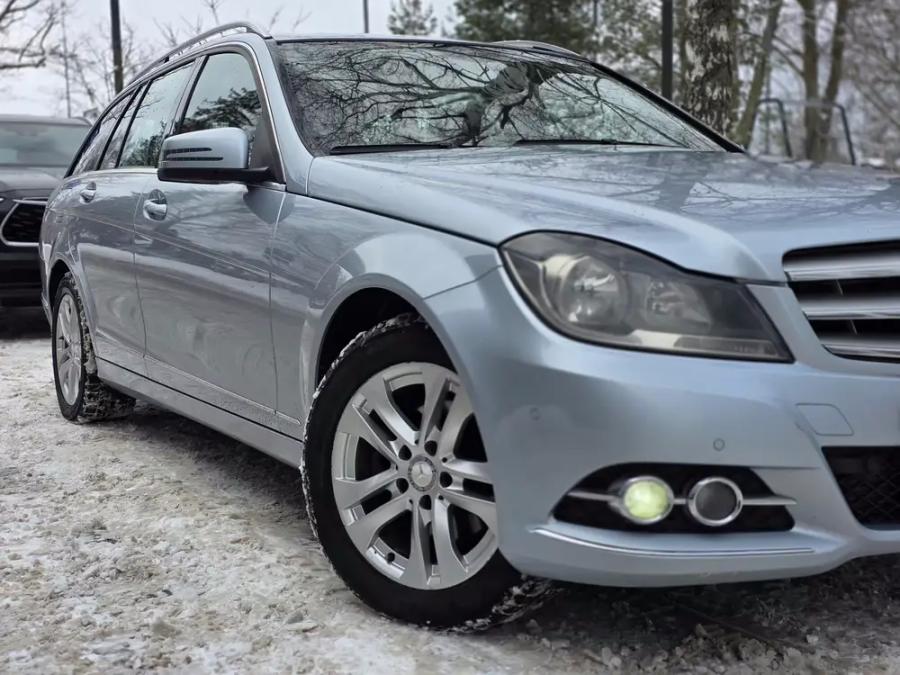 Pelēks Mercedes-Benz C 200 2013 Rīga, ar dzinēja tilpumu 2.20 L un nobraukumu 238 tūkst. km par 5550 €, foto 23 vietnē AUTOMOTO.COM.LV