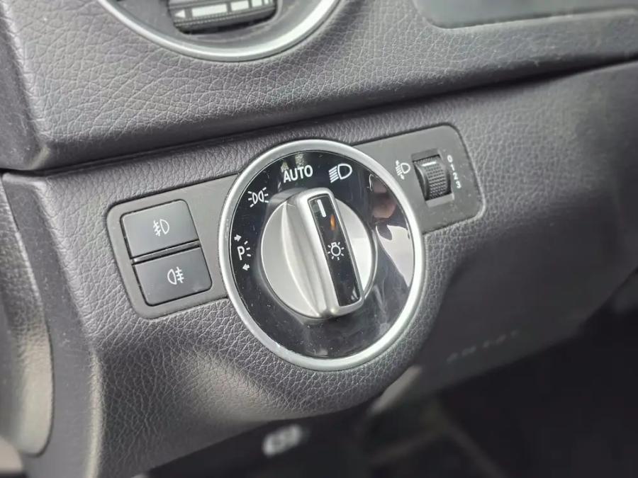 Pelēks Mercedes-Benz C 200 2013 Rīga, ar dzinēja tilpumu 2.20 L un nobraukumu 238 tūkst. km par 5550 €, foto 28 vietnē AUTOMOTO.COM.LV