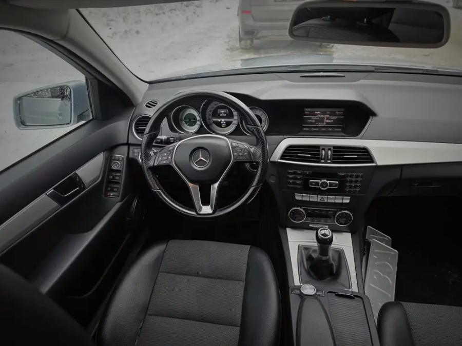 Pelēks Mercedes-Benz C 200 2013 Rīga, ar dzinēja tilpumu 2.20 L un nobraukumu 238 tūkst. km par 5550 €, foto 35 vietnē AUTOMOTO.COM.LV