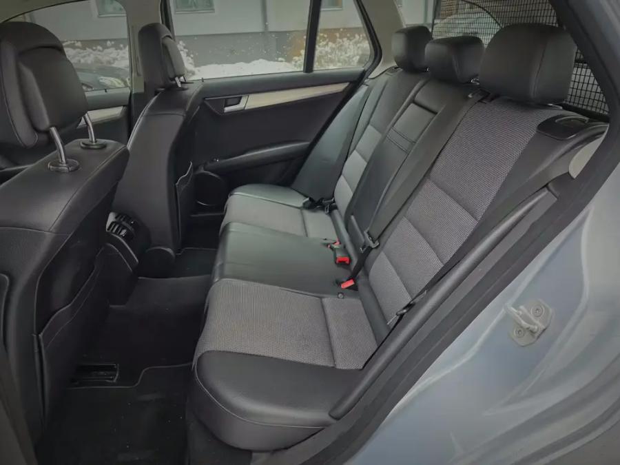 Pelēks Mercedes-Benz C 200 2013 Rīga, ar dzinēja tilpumu 2.20 L un nobraukumu 238 tūkst. km par 5550 €, foto 36 vietnē AUTOMOTO.COM.LV
