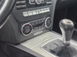 Pelēks Mercedes-Benz C 200 2013 Rīga, ar dzinēja tilpumu 2.20 L un nobraukumu 238 tūkst. km par 5550 €, foto 37 vietnē AUTOMOTO.COM.LV